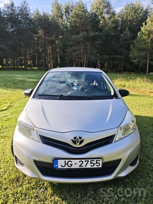 Pelēks Toyota Yaris 2013 Rīga, ar dzinēja tilpumu 1.30 L un nobraukumu 220 tūkst. km par 2950 €, foto 8 vietnē AUTOMOTO.COM.LV