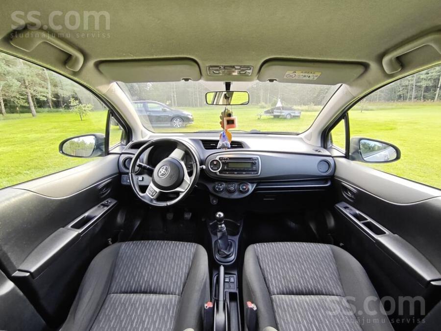 Pelēks Toyota Yaris 2013 Rīga, ar dzinēja tilpumu 1.30 L un nobraukumu 220 tūkst. km par 2950 €, foto 10 vietnē AUTOMOTO.COM.LV