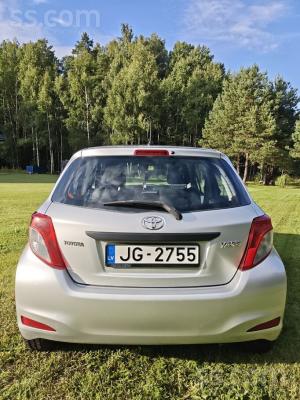 Pelēks Toyota Yaris 2013 Rīga, ar dzinēja tilpumu 1.30 L un nobraukumu 220 tūkst. km par 2950 €, foto 11 vietnē AUTOMOTO.COM.LV