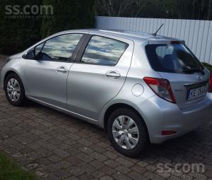 Grey Toyota Yaris 2013 in Riga, with an engine capacity of 1.40 L and mileage of 130 thousand km for 4900 €, photo 6 on AUTOMOTO.COM.LV