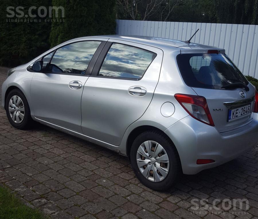 Grey Toyota Yaris 2013 in Riga, with an engine capacity of 1.40 L and mileage of 130 thousand km for 4900 €, photo 6 on AUTOMOTO.COM.LV