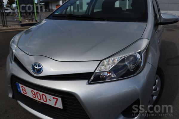 Grey Toyota Yaris 2013 in Riga, with an engine capacity of 1.50 L and mileage of 149 thousand km for 7990 €, photo 3 on AUTOMOTO.COM.LV