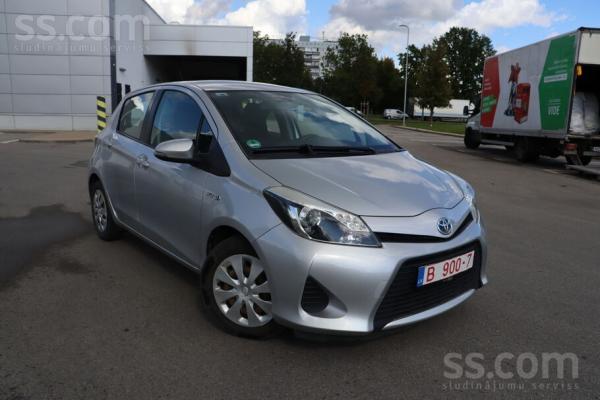Grey Toyota Yaris 2013 in Riga, with an engine capacity of 1.50 L and mileage of 149 thousand km for 7990 €, photo 4 on AUTOMOTO.COM.LV