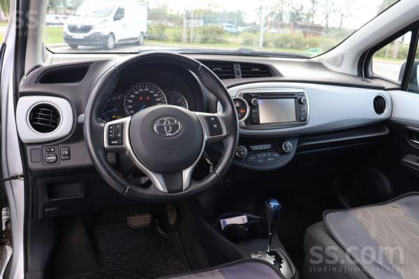 Grey Toyota Yaris 2013 in Riga, with an engine capacity of 1.50 L and mileage of 149 thousand km for 7990 €, photo 7 on AUTOMOTO.COM.LV