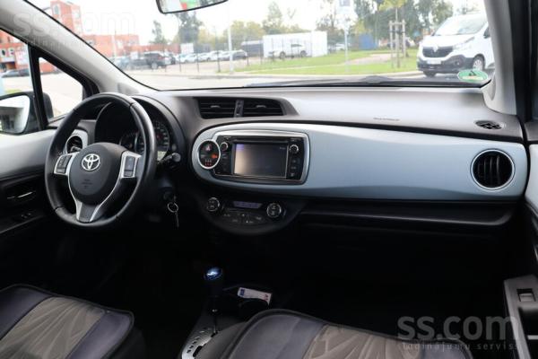 Grey Toyota Yaris 2013 in Riga, with an engine capacity of 1.50 L and mileage of 149 thousand km for 7990 €, photo 8 on AUTOMOTO.COM.LV