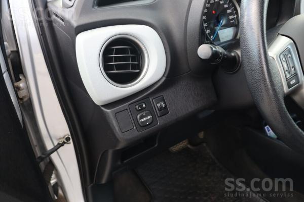 Grey Toyota Yaris 2013 in Riga, with an engine capacity of 1.50 L and mileage of 149 thousand km for 7990 €, photo 10 on AUTOMOTO.COM.LV