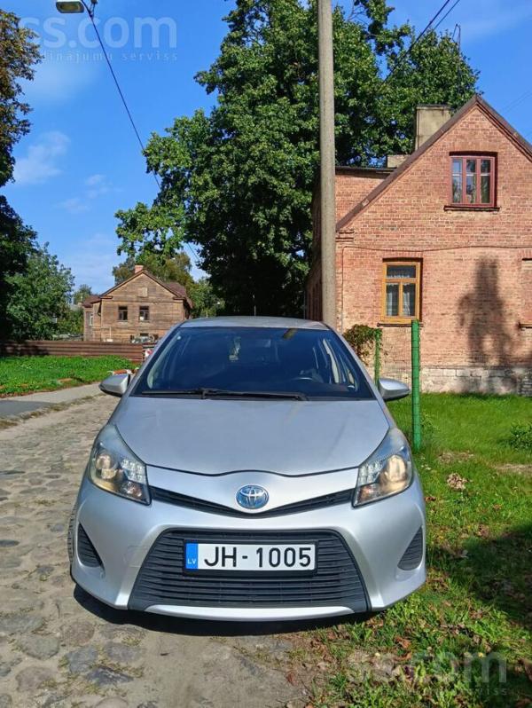 Pelēks Toyota Yaris 2013 Rīga, ar dzinēja tilpumu 1.50 L un nobraukumu 437 tūkst. km par 4650 €, foto 4 vietnē AUTOMOTO.COM.LV