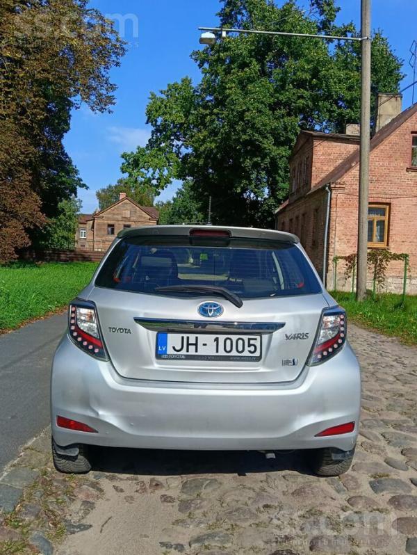 Pelēks Toyota Yaris 2013 Rīga, ar dzinēja tilpumu 1.50 L un nobraukumu 437 tūkst. km par 4650 €, foto 5 vietnē AUTOMOTO.COM.LV