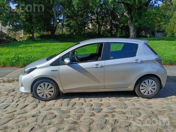 Pelēks Toyota Yaris 2013 Rīga, ar dzinēja tilpumu 1.50 L un nobraukumu 437 tūkst. km par 4650 €, foto 6 vietnē AUTOMOTO.COM.LV