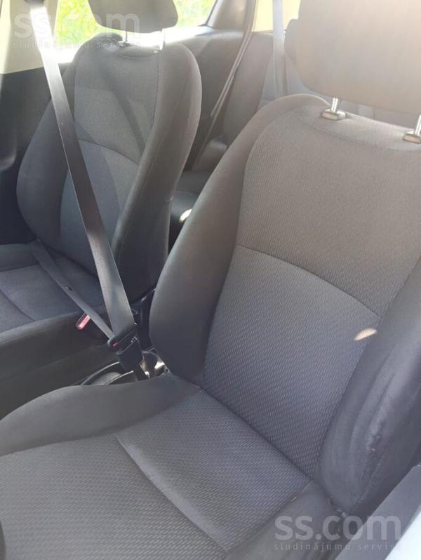 Pelēks Toyota Yaris 2013 Rīga, ar dzinēja tilpumu 1.50 L un nobraukumu 437 tūkst. km par 4650 €, foto 11 vietnē AUTOMOTO.COM.LV