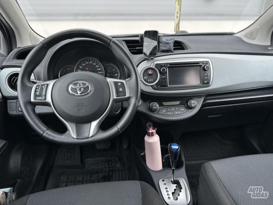 Grey Toyota Yaris 2014 in Kaunas, with an engine capacity of 1.50 L and mileage of 143 thousand km for 8000 €, photo 12 on AUTOMOTO.COM.LV