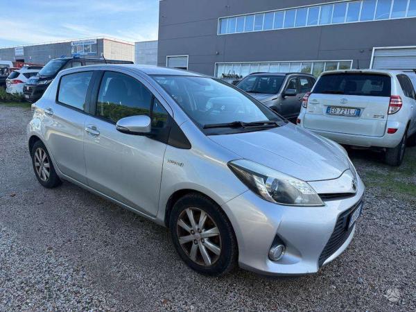 Grey Toyota Yaris 2014 in Siauliai, with an engine capacity of 1.50 L and mileage of 146 thousand km for 5650 €, photo 3 on AUTOMOTO.COM.LV