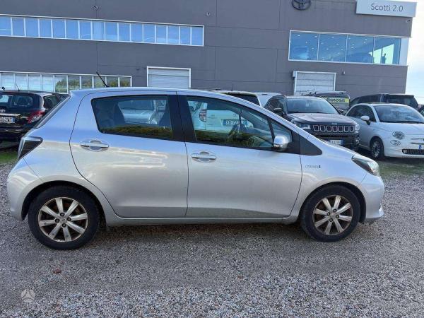 Grey Toyota Yaris 2014 in Siauliai, with an engine capacity of 1.50 L and mileage of 146 thousand km for 5650 €, photo 4 on AUTOMOTO.COM.LV