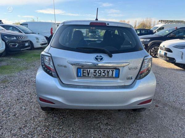 Grey Toyota Yaris 2014 in Siauliai, with an engine capacity of 1.50 L and mileage of 146 thousand km for 5650 €, photo 6 on AUTOMOTO.COM.LV
