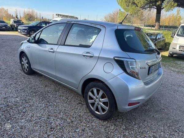 Grey Toyota Yaris 2014 in Siauliai, with an engine capacity of 1.50 L and mileage of 146 thousand km for 5650 €, photo 7 on AUTOMOTO.COM.LV