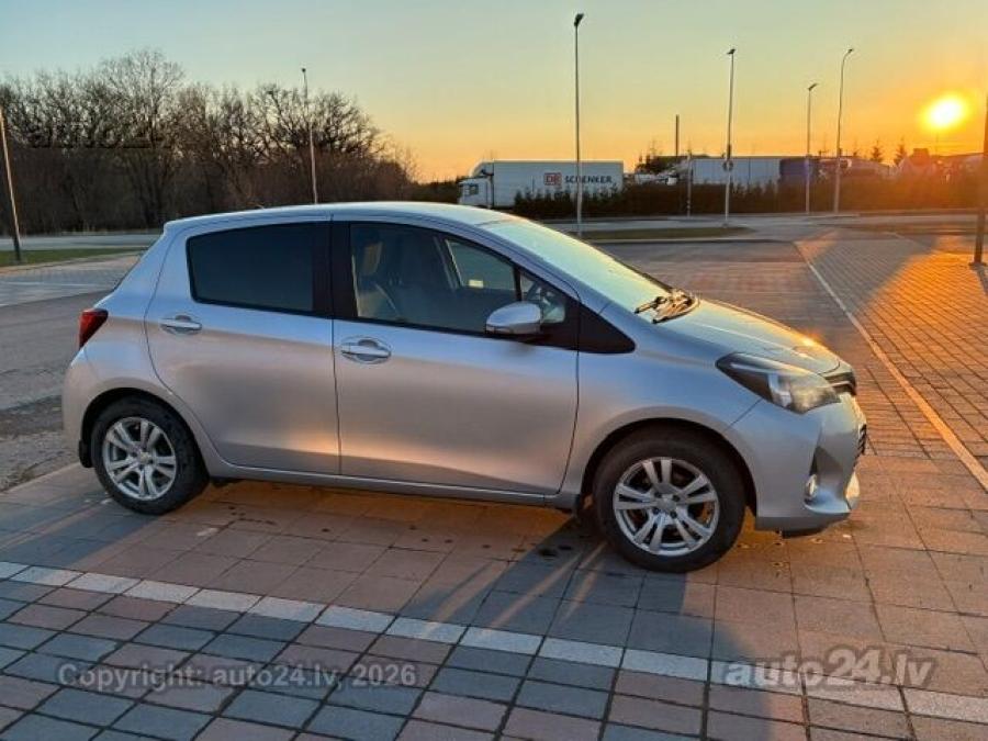 Grey Toyota Yaris 2014 in Tallinn, with an engine capacity of 1.30 L and mileage of 120 thousand km for 5500 €, photo 6 on AUTOMOTO.COM.LV