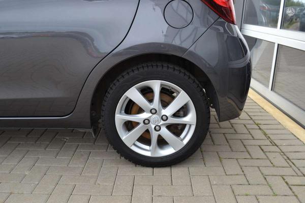 Pelēks Toyota Yaris 2014 Viļņa, ar dzinēja tilpumu 1.50 L un nobraukumu 204 tūkst. km par 9000 €, foto 7 vietnē AUTOMOTO.COM.LV