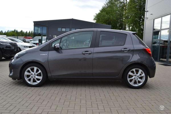 Pelēks Toyota Yaris 2014 Viļņa, ar dzinēja tilpumu 1.50 L un nobraukumu 204 tūkst. km par 9000 €, foto 9 vietnē AUTOMOTO.COM.LV