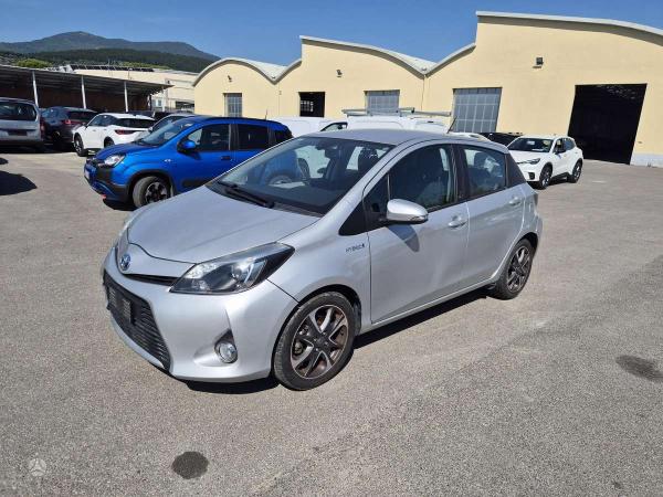 Grey Toyota Yaris 2014 in Panevezys, with an engine capacity of 1.50 L and mileage of 122 thousand km for 5200 €, photo 1 on AUTOMOTO.COM.LV