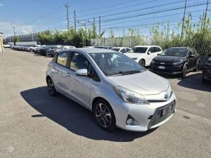 Grey Toyota Yaris 2014 in Panevezys, with an engine capacity of 1.50 L and mileage of 122 thousand km for 5200 €, photo 3 on AUTOMOTO.COM.LV