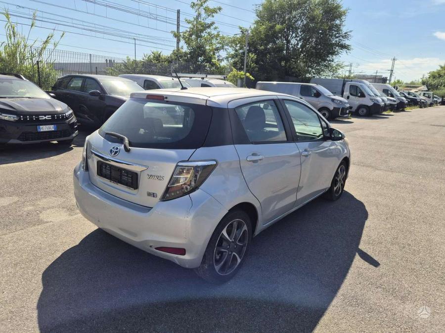 Grey Toyota Yaris 2014 in Panevezys, with an engine capacity of 1.50 L and mileage of 122 thousand km for 5200 €, photo 4 on AUTOMOTO.COM.LV