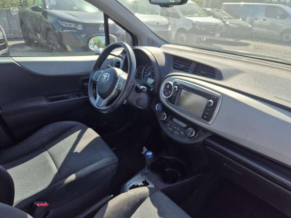 Grey Toyota Yaris 2014 in Panevezys, with an engine capacity of 1.50 L and mileage of 122 thousand km for 5200 €, photo 5 on AUTOMOTO.COM.LV