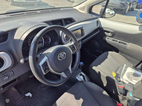 Grey Toyota Yaris 2014 in Panevezys, with an engine capacity of 1.50 L and mileage of 122 thousand km for 5200 €, photo 6 on AUTOMOTO.COM.LV