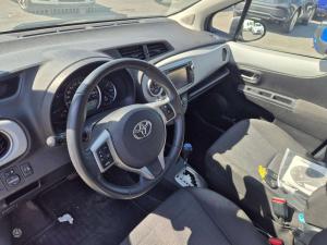 Grey Toyota Yaris 2014 in Panevezys, with an engine capacity of 1.50 L and mileage of 122 thousand km for 5200 €, photo 7 on AUTOMOTO.COM.LV