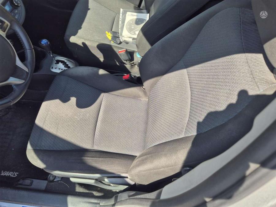 Grey Toyota Yaris 2014 in Panevezys, with an engine capacity of 1.50 L and mileage of 122 thousand km for 5200 €, photo 8 on AUTOMOTO.COM.LV