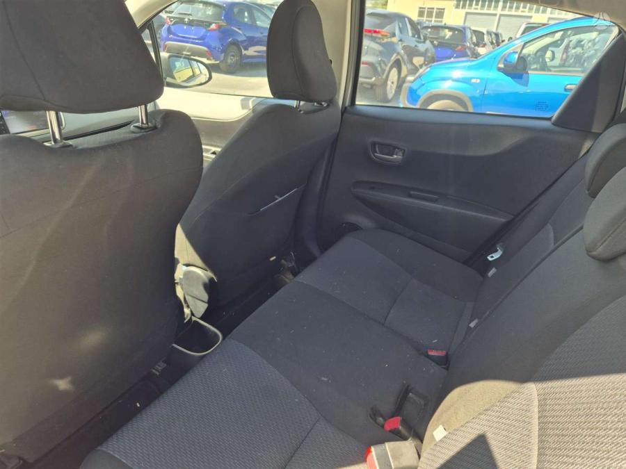 Grey Toyota Yaris 2014 in Panevezys, with an engine capacity of 1.50 L and mileage of 122 thousand km for 5200 €, photo 9 on AUTOMOTO.COM.LV