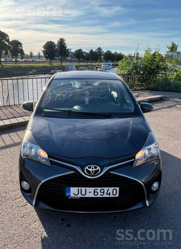 Grey Toyota Yaris 2014 in Riga, with an engine capacity of 1.50 L and mileage of 132 thousand km for 4800 €, photo 1 on AUTOMOTO.COM.LV