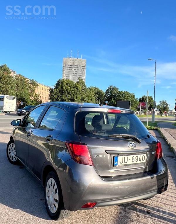 Grey Toyota Yaris 2014 in Riga, with an engine capacity of 1.50 L and mileage of 132 thousand km for 4800 €, photo 5 on AUTOMOTO.COM.LV