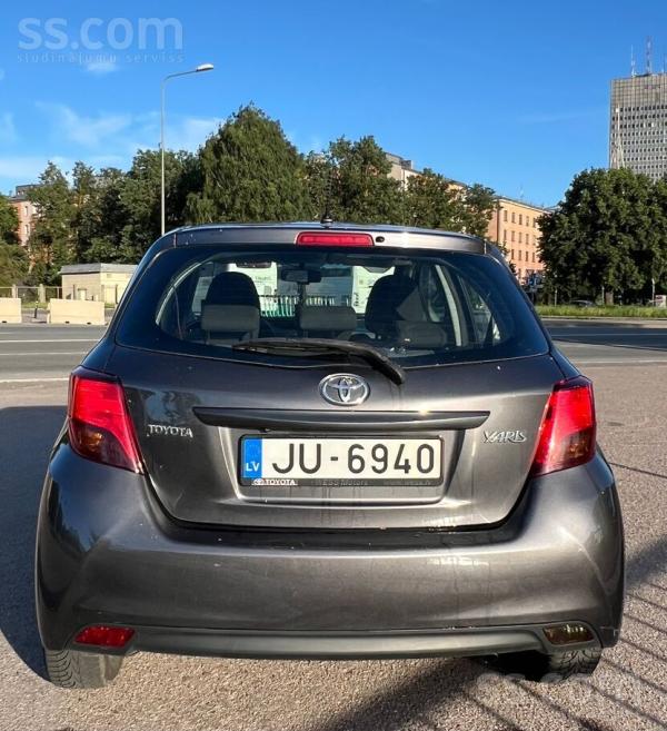 Grey Toyota Yaris 2014 in Riga, with an engine capacity of 1.50 L and mileage of 132 thousand km for 4800 €, photo 6 on AUTOMOTO.COM.LV