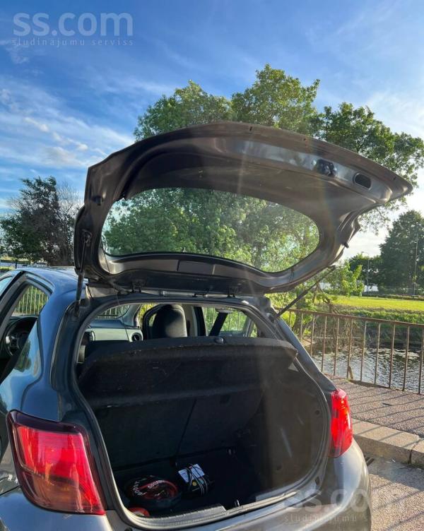 Grey Toyota Yaris 2014 in Riga, with an engine capacity of 1.50 L and mileage of 132 thousand km for 4800 €, photo 7 on AUTOMOTO.COM.LV