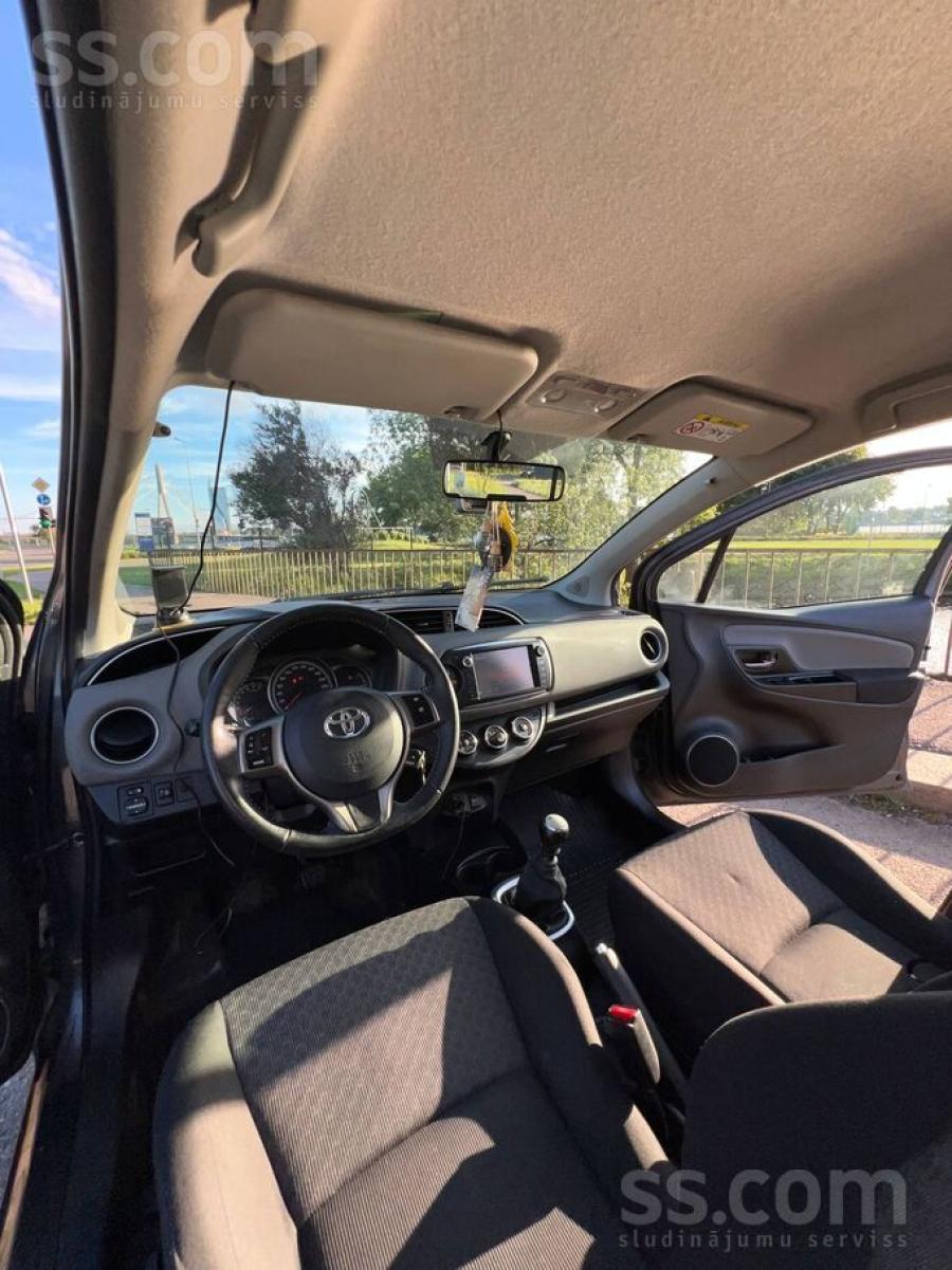 Grey Toyota Yaris 2014 in Riga, with an engine capacity of 1.50 L and mileage of 132 thousand km for 4800 €, photo 9 on AUTOMOTO.COM.LV