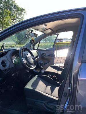 Grey Toyota Yaris 2014 in Riga, with an engine capacity of 1.50 L and mileage of 132 thousand km for 4800 €, photo 10 on AUTOMOTO.COM.LV