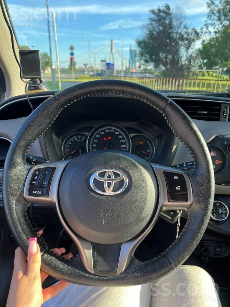 Grey Toyota Yaris 2014 in Riga, with an engine capacity of 1.50 L and mileage of 132 thousand km for 4800 €, photo 12 on AUTOMOTO.COM.LV