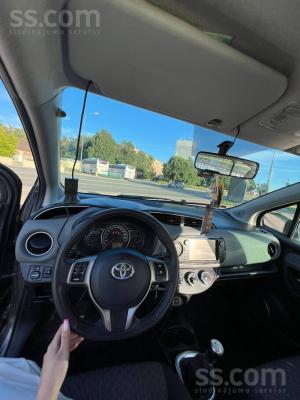 Grey Toyota Yaris 2014 in Riga, with an engine capacity of 1.50 L and mileage of 132 thousand km for 4800 €, photo 13 on AUTOMOTO.COM.LV