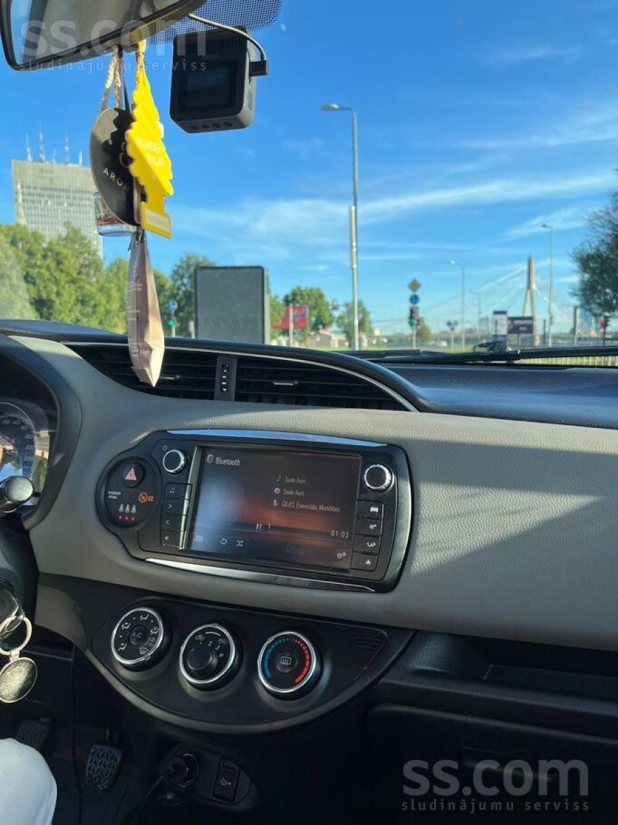 Grey Toyota Yaris 2014 in Riga, with an engine capacity of 1.50 L and mileage of 132 thousand km for 4800 €, photo 14 on AUTOMOTO.COM.LV