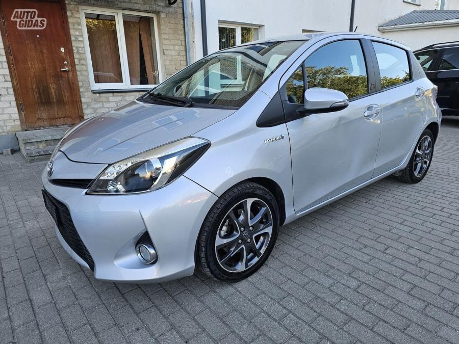 Grey Toyota Yaris 2014 in Marijampole, with an engine capacity of 1.50 L and mileage of 121 thousand km for 5499 €, photo 1 on AUTOMOTO.COM.LV