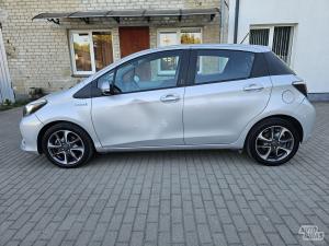 Grey Toyota Yaris 2014 in Marijampole, with an engine capacity of 1.50 L and mileage of 121 thousand km for 5499 €, photo 6 on AUTOMOTO.COM.LV