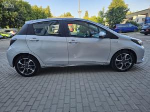 Grey Toyota Yaris 2014 in Marijampole, with an engine capacity of 1.50 L and mileage of 121 thousand km for 5499 €, photo 7 on AUTOMOTO.COM.LV
