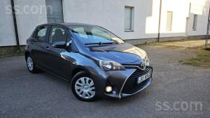 Pelēks Toyota Yaris 2014 Rīga, ar dzinēja tilpumu 1.30 L un nobraukumu 133 tūkst. km par 5600 €, foto 3 vietnē AUTOMOTO.COM.LV