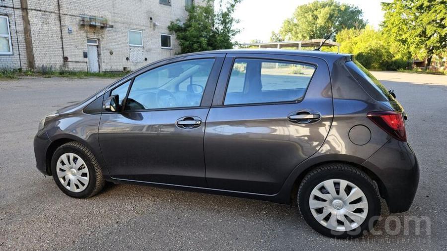 Pelēks Toyota Yaris 2014 Rīga, ar dzinēja tilpumu 1.30 L un nobraukumu 133 tūkst. km par 5600 €, foto 6 vietnē AUTOMOTO.COM.LV