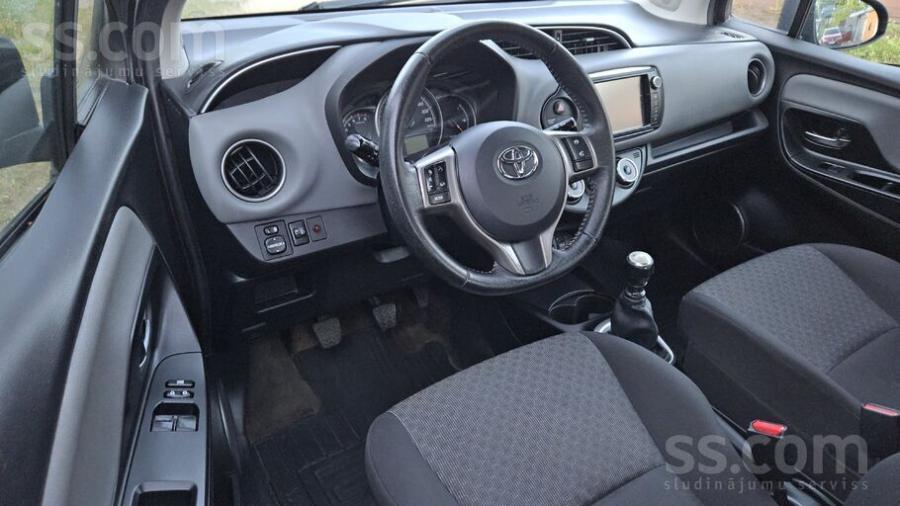 Pelēks Toyota Yaris 2014 Rīga, ar dzinēja tilpumu 1.30 L un nobraukumu 133 tūkst. km par 5600 €, foto 8 vietnē AUTOMOTO.COM.LV