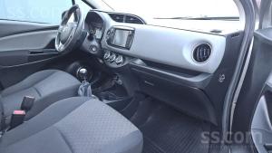 Pelēks Toyota Yaris 2014 Rīga, ar dzinēja tilpumu 1.30 L un nobraukumu 133 tūkst. km par 5600 €, foto 9 vietnē AUTOMOTO.COM.LV