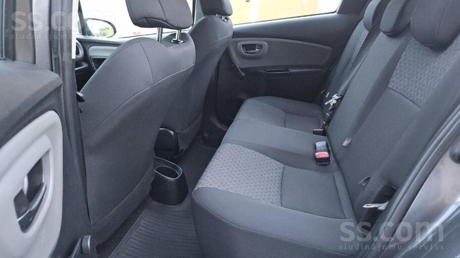 Pelēks Toyota Yaris 2014 Rīga, ar dzinēja tilpumu 1.30 L un nobraukumu 133 tūkst. km par 5600 €, foto 10 vietnē AUTOMOTO.COM.LV