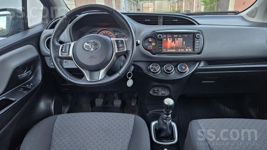 Pelēks Toyota Yaris 2014 Rīga, ar dzinēja tilpumu 1.30 L un nobraukumu 133 tūkst. km par 5600 €, foto 11 vietnē AUTOMOTO.COM.LV