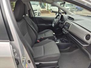 Grey Toyota Yaris 2014 in Vilnius, with an engine capacity of 1.33 L and mileage of 185 thousand km for 4500 €, photo 9 on AUTOMOTO.COM.LV