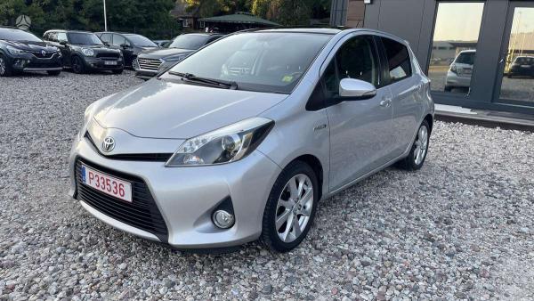Pelēks Toyota Yaris 2014 Kauņa, ar dzinēja tilpumu 1.50 L un nobraukumu 220 tūkst. km par 7350 €, foto 1 vietnē AUTOMOTO.COM.LV